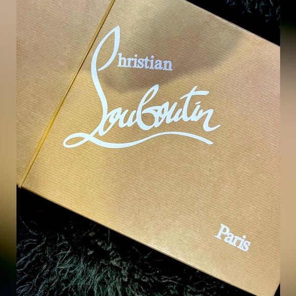 Christian Louboutin | Shoes | Christian Lou Bouton White And Red Size ...